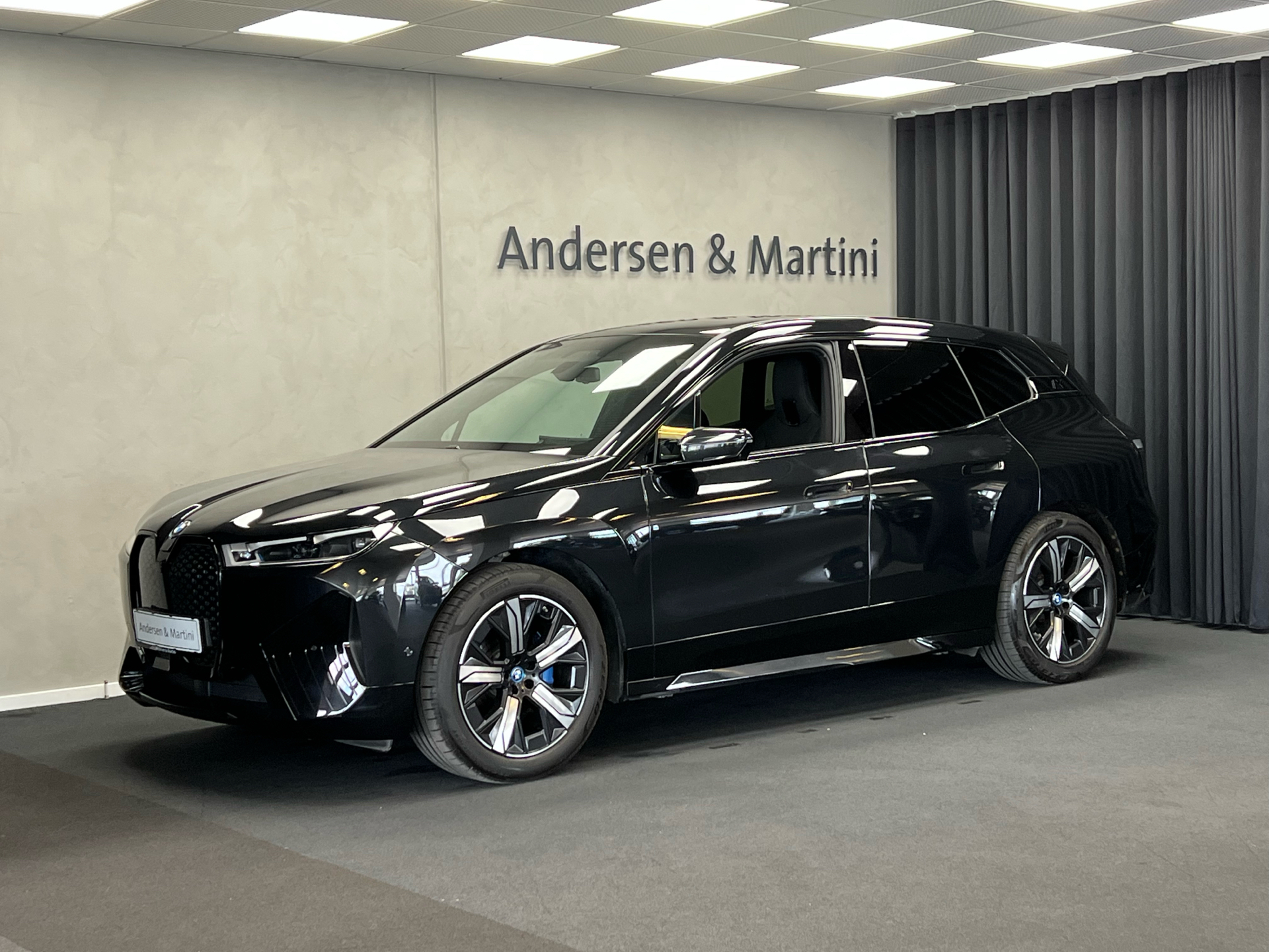 BMW iX 40 EL Fully Charged XDrive 326HK 5d Aut.