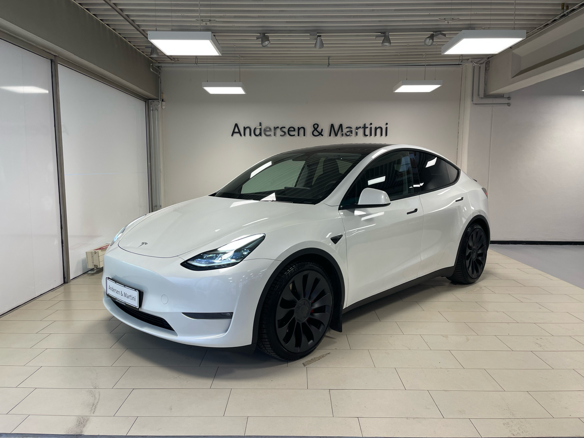 Tesla Model Y EL Performance AWD 534HK 5d Aut.